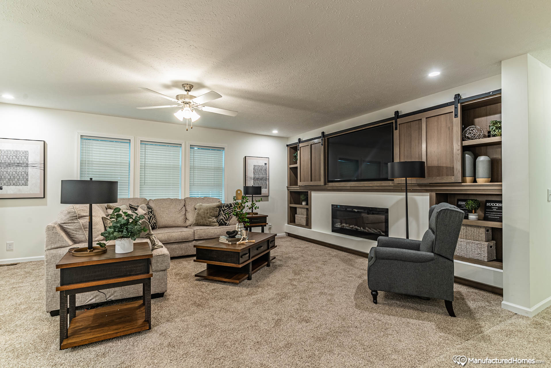 Paramount Sectional Winston 3272H32186 from Little Valley Homes Cadillac